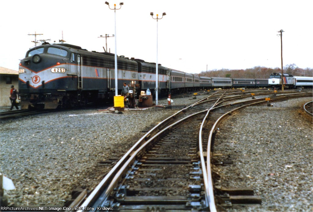 NJT 4253 Ex. PC 4253 Nice power taking on fuel